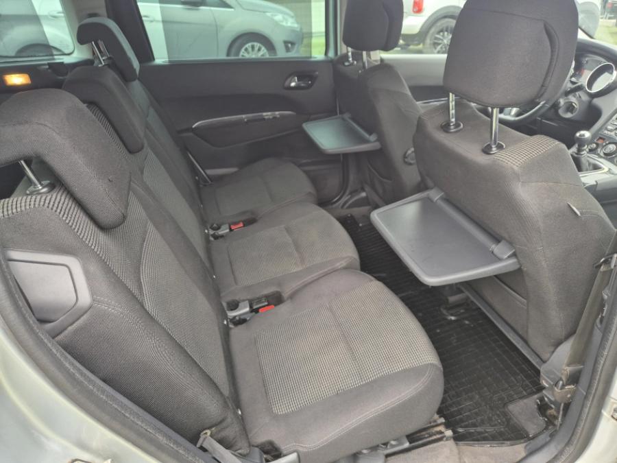 Pelēks Peugeot 5008 2011 Rīga, ar dzinēja tilpumu 2.00 L un nobraukumu 269 tūkst. km par 4200 €, foto 11 vietnē AUTOMOTO.COM.LV