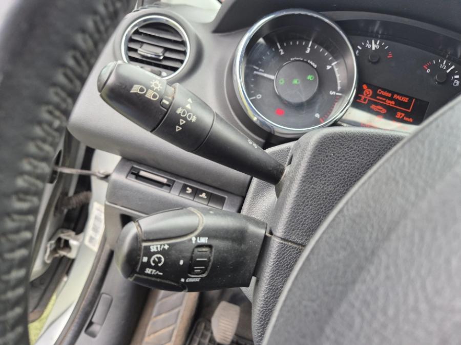 Pelēks Peugeot 5008 2011 Rīga, ar dzinēja tilpumu 2.00 L un nobraukumu 269 tūkst. km par 4200 €, foto 16 vietnē AUTOMOTO.COM.LV