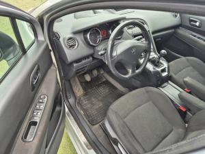 Pelēks Peugeot 5008 2011 Rīga, ar dzinēja tilpumu 2.00 L un nobraukumu 269 tūkst. km par 4200 €, foto 17 vietnē AUTOMOTO.COM.LV