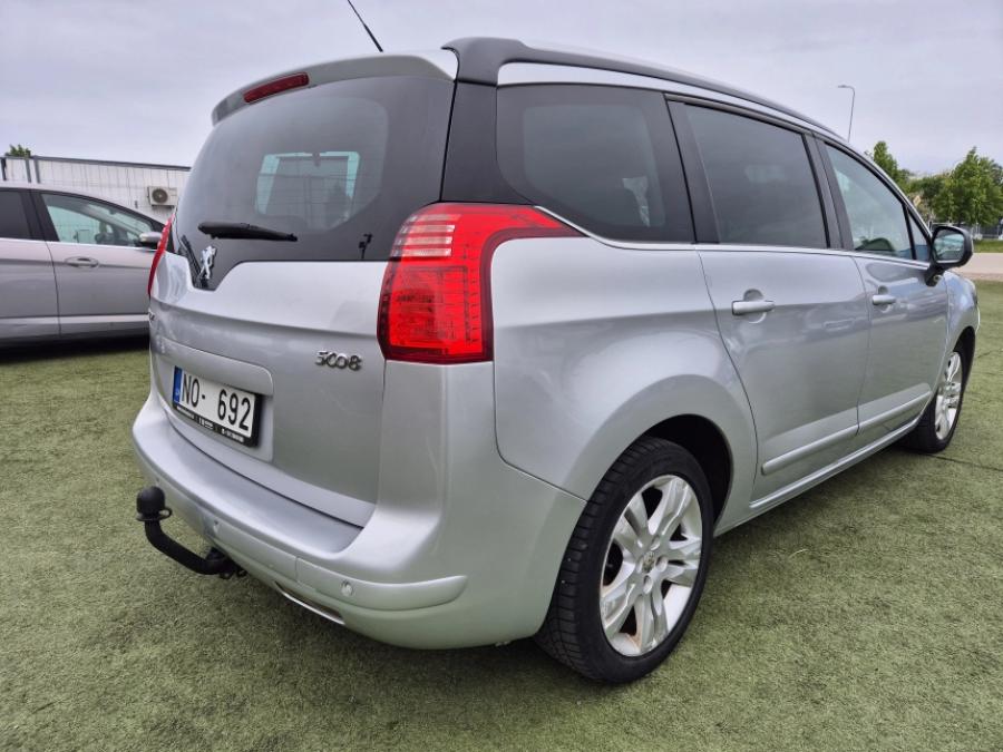 Pelēks Peugeot 5008 2011 Rīga, ar dzinēja tilpumu 2.00 L un nobraukumu 269 tūkst. km par 4200 €, foto 21 vietnē AUTOMOTO.COM.LV