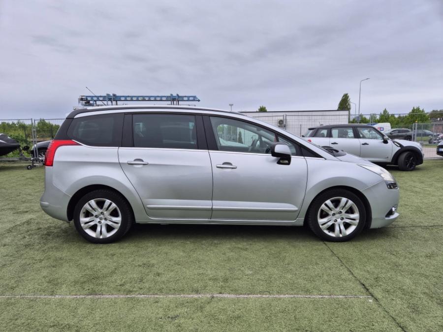 Pelēks Peugeot 5008 2011 Rīga, ar dzinēja tilpumu 2.00 L un nobraukumu 269 tūkst. km par 4200 €, foto 22 vietnē AUTOMOTO.COM.LV