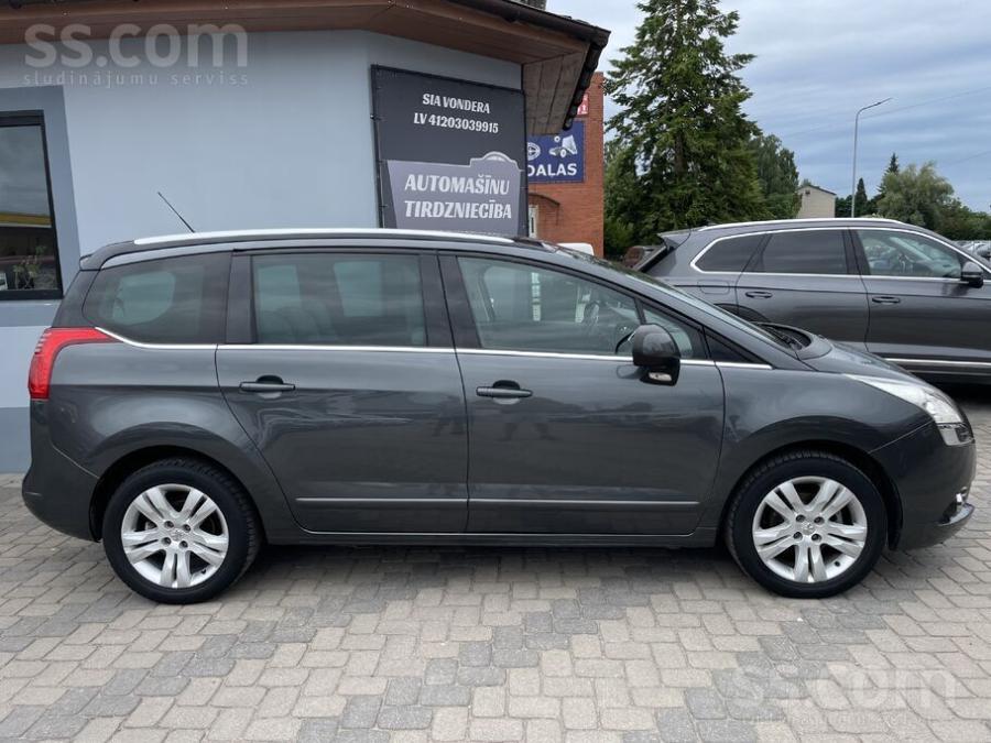 Pelēks Peugeot 5008 2011 Talsi, ar dzinēja tilpumu 1.60 L un nobraukumu 242 tūkst. km par 3900 €, foto 3 vietnē AUTOMOTO.COM.LV