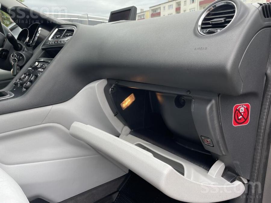 Pelēks Peugeot 5008 2011 Talsi, ar dzinēja tilpumu 1.60 L un nobraukumu 242 tūkst. km par 3900 €, foto 11 vietnē AUTOMOTO.COM.LV