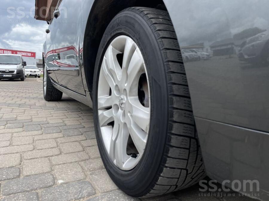 Pelēks Peugeot 5008 2011 Talsi, ar dzinēja tilpumu 1.60 L un nobraukumu 242 tūkst. km par 3900 €, foto 12 vietnē AUTOMOTO.COM.LV