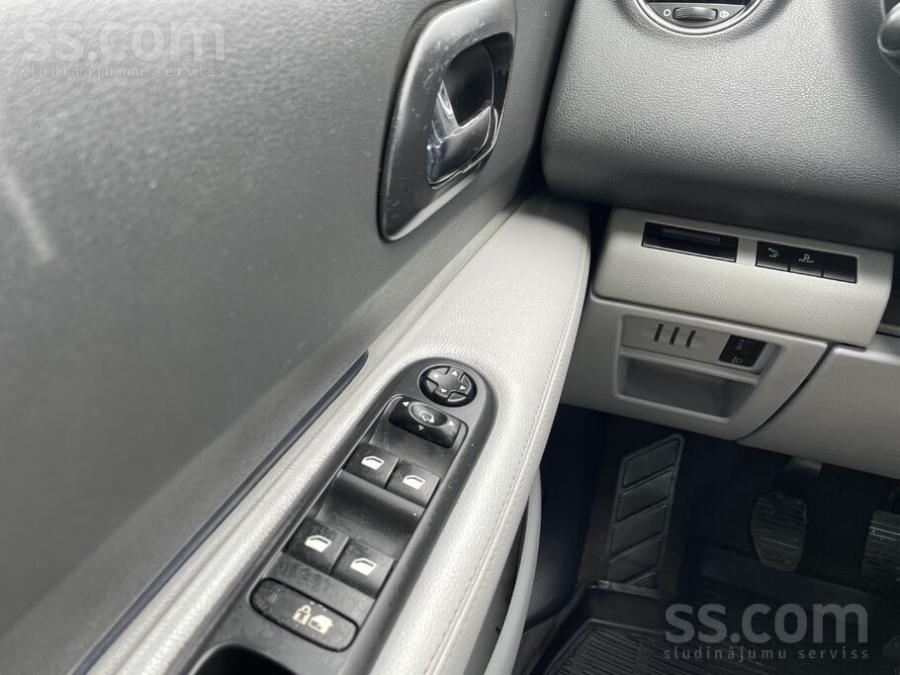 Pelēks Peugeot 5008 2011 Talsi, ar dzinēja tilpumu 1.60 L un nobraukumu 242 tūkst. km par 3900 €, foto 16 vietnē AUTOMOTO.COM.LV