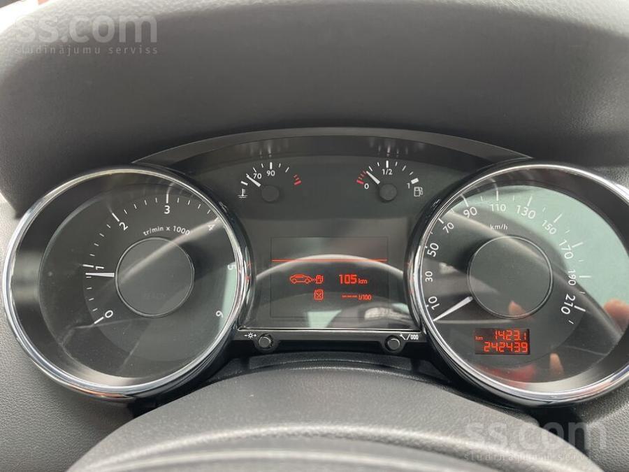 Pelēks Peugeot 5008 2011 Talsi, ar dzinēja tilpumu 1.60 L un nobraukumu 242 tūkst. km par 3900 €, foto 18 vietnē AUTOMOTO.COM.LV