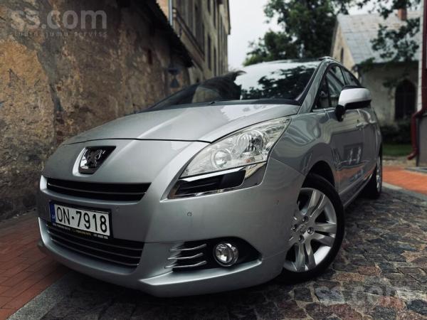 Grey Peugeot 5008 2011 in Cesis, with an engine capacity of 1.60 L and mileage of 0 thousand km for 5500 €, photo 3 on AUTOMOTO.COM.LV