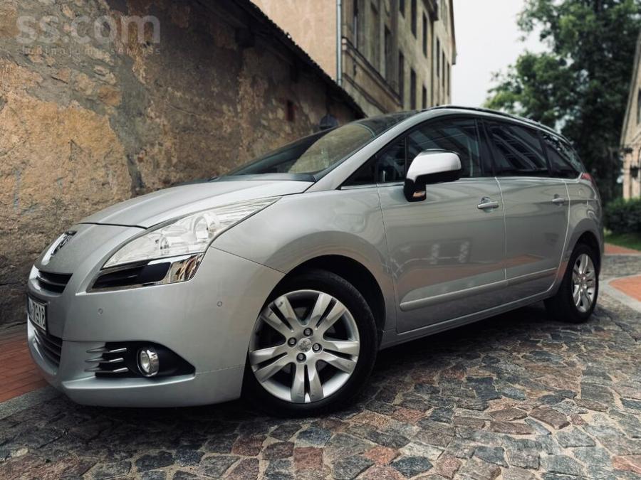 Grey Peugeot 5008 2011 in Cesis, with an engine capacity of 1.60 L and mileage of 0 thousand km for 5500 €, photo 5 on AUTOMOTO.COM.LV
