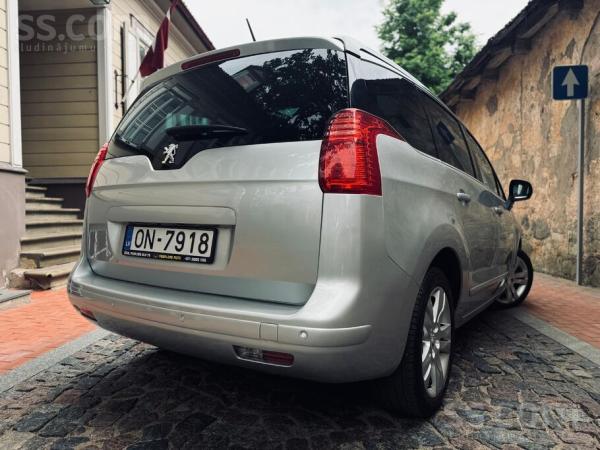 Grey Peugeot 5008 2011 in Cesis, with an engine capacity of 1.60 L and mileage of 0 thousand km for 5500 €, photo 5 on AUTOMOTO.COM.LV