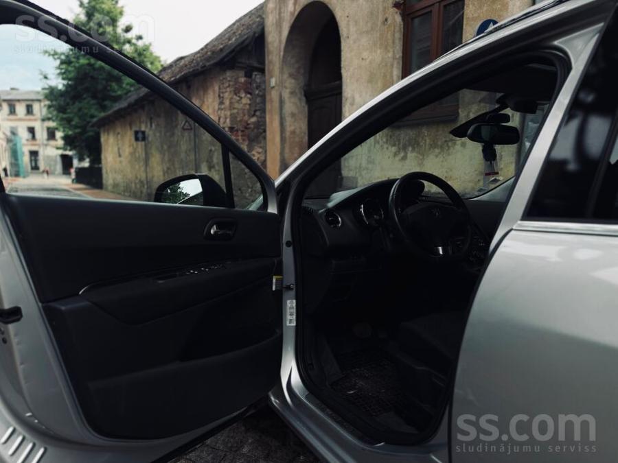 Grey Peugeot 5008 2011 in Cesis, with an engine capacity of 1.60 L and mileage of 0 thousand km for 5500 €, photo 25 on AUTOMOTO.COM.LV