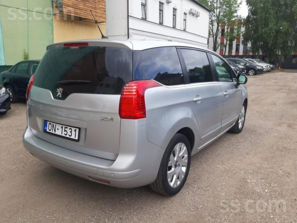Pelēks Peugeot 5008 2011 Daugavpils, ar dzinēja tilpumu 1.60 L un nobraukumu 0 tūkst. km par 4250 €, foto 7 vietnē AUTOMOTO.COM.LV