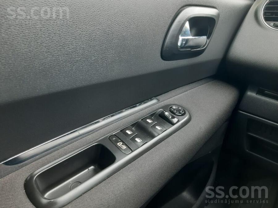 Pelēks Peugeot 5008 2011 Daugavpils, ar dzinēja tilpumu 1.60 L un nobraukumu 0 tūkst. km par 4250 €, foto 13 vietnē AUTOMOTO.COM.LV