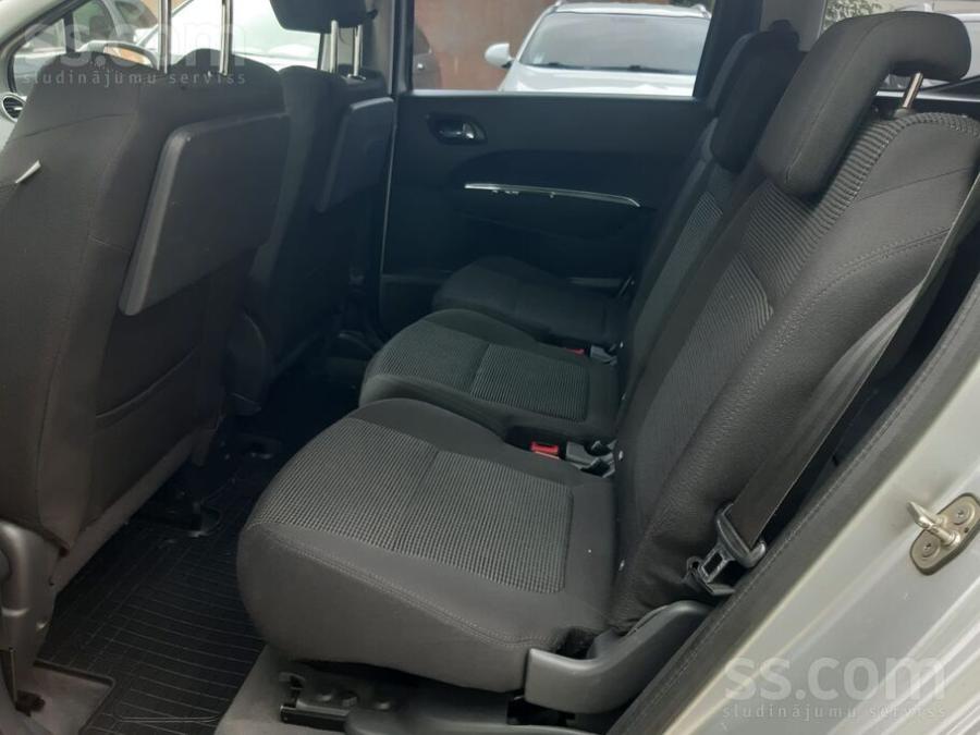 Pelēks Peugeot 5008 2011 Daugavpils, ar dzinēja tilpumu 1.60 L un nobraukumu 0 tūkst. km par 4250 €, foto 20 vietnē AUTOMOTO.COM.LV