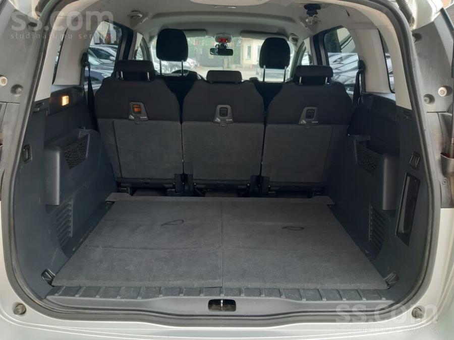 Pelēks Peugeot 5008 2011 Daugavpils, ar dzinēja tilpumu 1.60 L un nobraukumu 0 tūkst. km par 4250 €, foto 23 vietnē AUTOMOTO.COM.LV