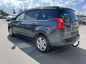 Grey Peugeot 5008 2011 in Siauliai, with an engine capacity of 2.00 L and mileage of 254 thousand km for 3700 €, photo 5 on AUTOMOTO.COM.LV