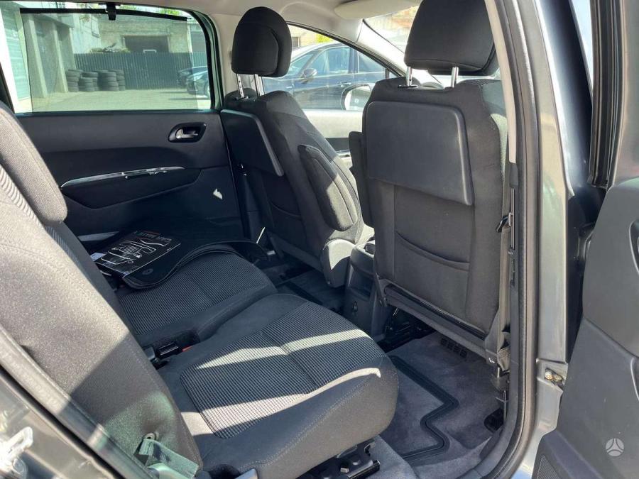 Grey Peugeot 5008 2011 in Siauliai, with an engine capacity of 2.00 L and mileage of 254 thousand km for 3700 €, photo 11 on AUTOMOTO.COM.LV