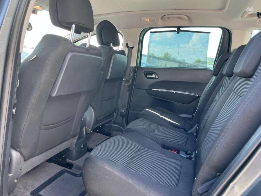 Grey Peugeot 5008 2011 in Siauliai, with an engine capacity of 2.00 L and mileage of 254 thousand km for 3700 €, photo 12 on AUTOMOTO.COM.LV