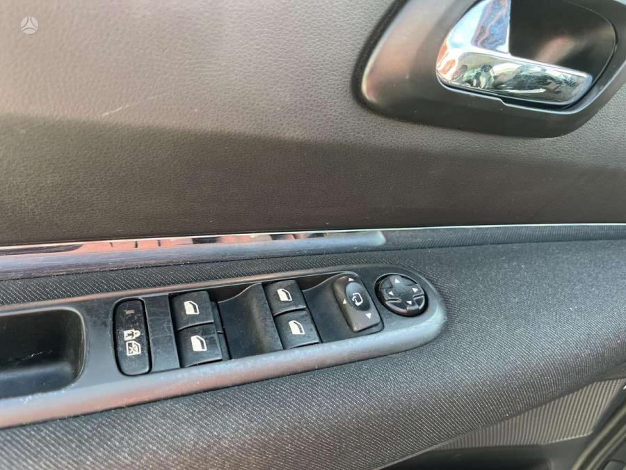 Grey Peugeot 5008 2011 in Siauliai, with an engine capacity of 2.00 L and mileage of 254 thousand km for 3700 €, photo 17 on AUTOMOTO.COM.LV