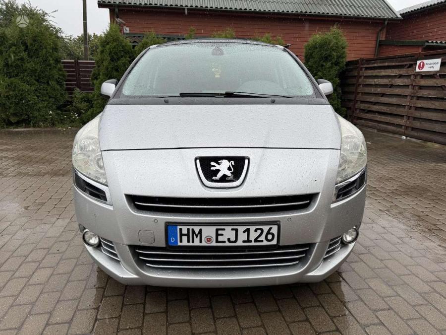 Grey Peugeot 5008 2011 in Kretinga, with an engine capacity of 1.56 L and mileage of 216 thousand km for 3395 €, photo 4 on AUTOMOTO.COM.LV