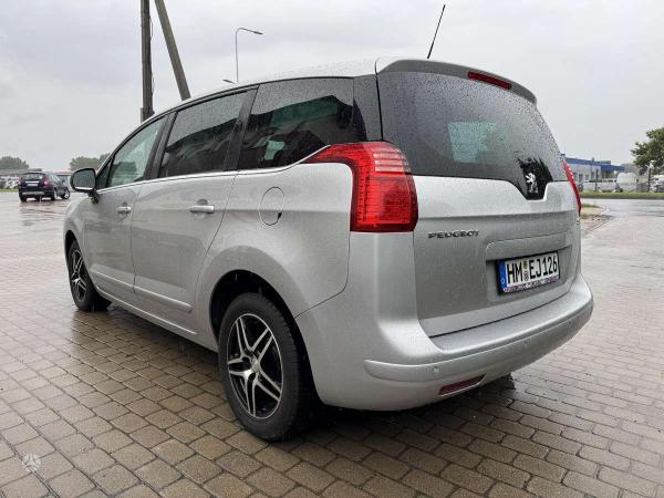 Grey Peugeot 5008 2011 in Kretinga, with an engine capacity of 1.56 L and mileage of 216 thousand km for 3395 €, photo 8 on AUTOMOTO.COM.LV