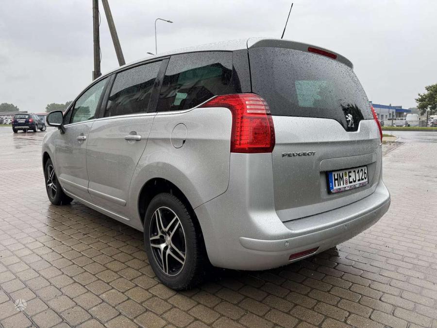 Grey Peugeot 5008 2011 in Kretinga, with an engine capacity of 1.56 L and mileage of 216 thousand km for 3395 €, photo 8 on AUTOMOTO.COM.LV