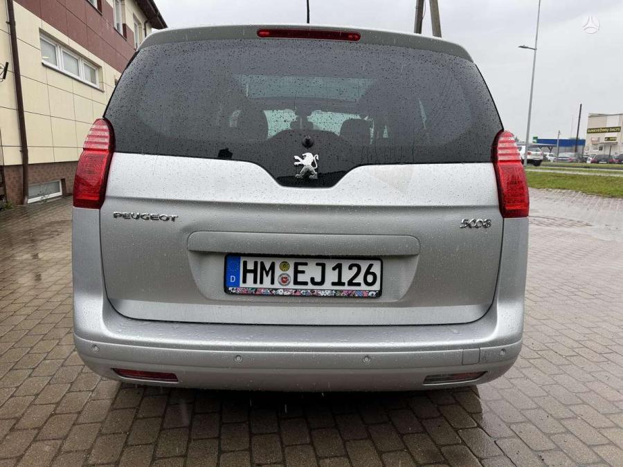 Grey Peugeot 5008 2011 in Kretinga, with an engine capacity of 1.56 L and mileage of 216 thousand km for 3395 €, photo 9 on AUTOMOTO.COM.LV