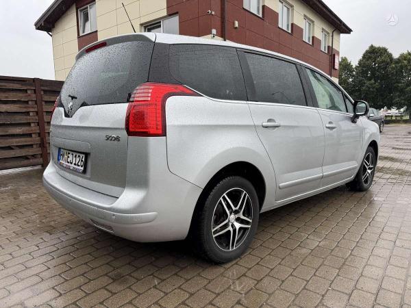 Grey Peugeot 5008 2011 in Kretinga, with an engine capacity of 1.56 L and mileage of 216 thousand km for 3395 €, photo 11 on AUTOMOTO.COM.LV