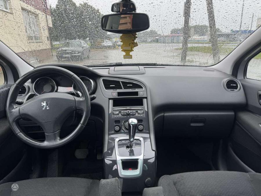 Grey Peugeot 5008 2011 in Kretinga, with an engine capacity of 1.56 L and mileage of 216 thousand km for 3395 €, photo 18 on AUTOMOTO.COM.LV