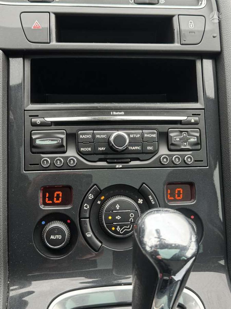 Grey Peugeot 5008 2011 in Kretinga, with an engine capacity of 1.56 L and mileage of 216 thousand km for 3395 €, photo 24 on AUTOMOTO.COM.LV