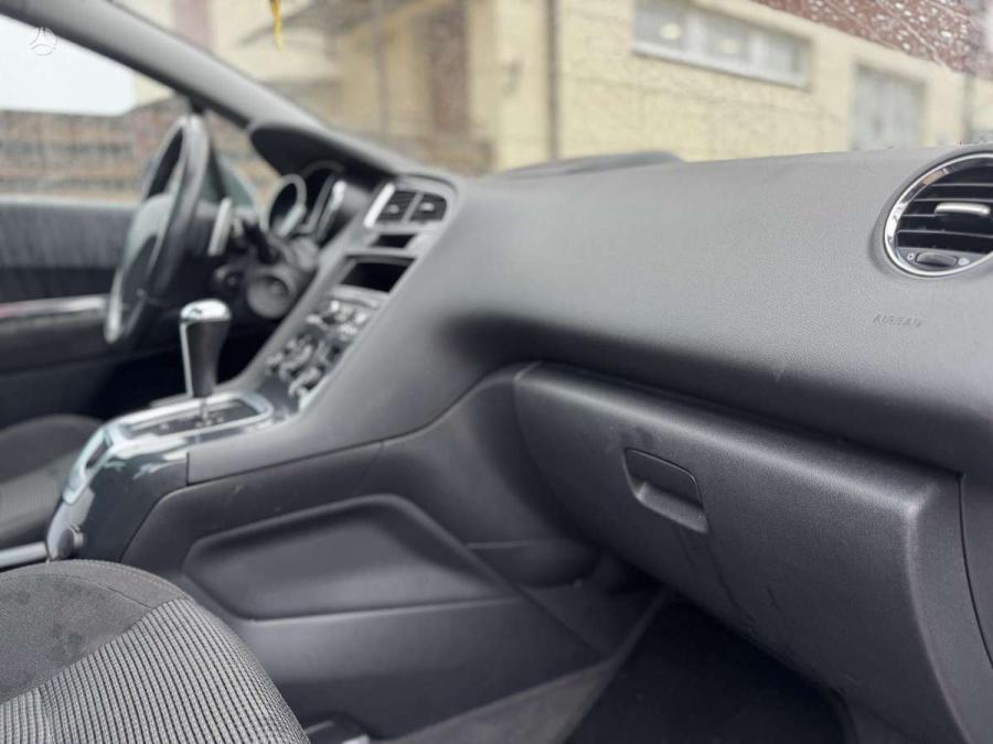 Grey Peugeot 5008 2011 in Kretinga, with an engine capacity of 1.56 L and mileage of 216 thousand km for 3395 €, photo 26 on AUTOMOTO.COM.LV