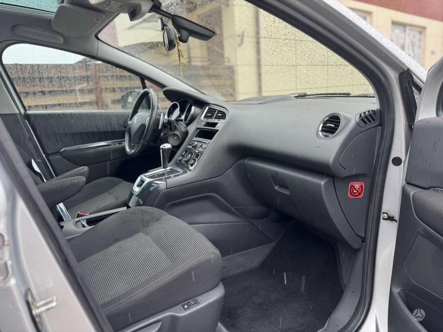 Grey Peugeot 5008 2011 in Kretinga, with an engine capacity of 1.56 L and mileage of 216 thousand km for 3395 €, photo 27 on AUTOMOTO.COM.LV