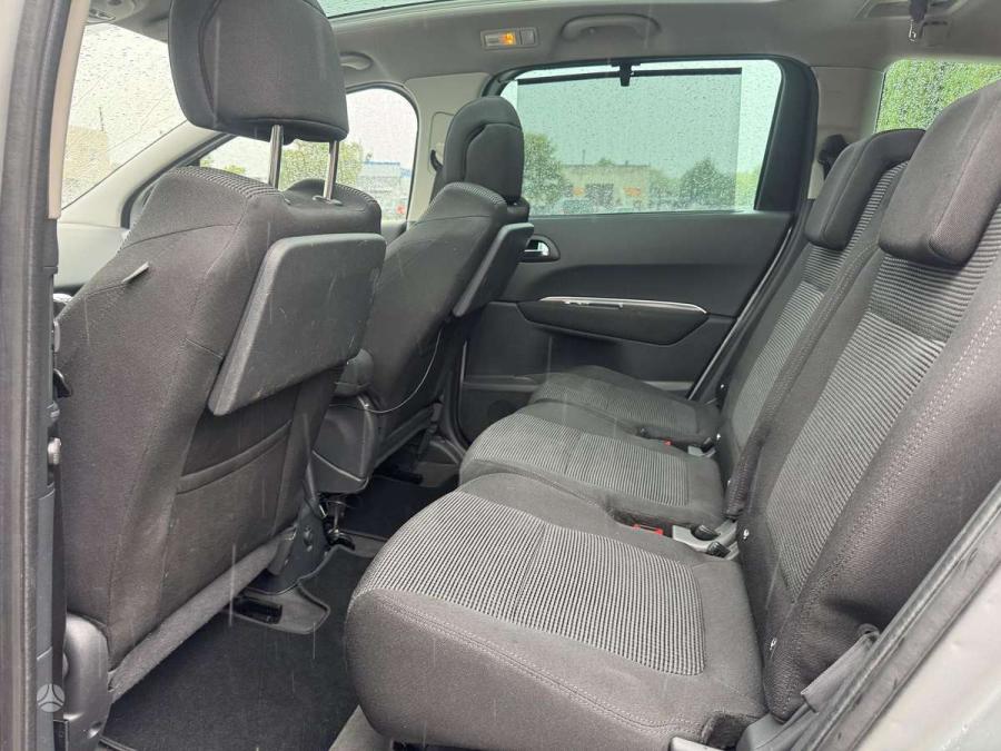 Grey Peugeot 5008 2011 in Kretinga, with an engine capacity of 1.56 L and mileage of 216 thousand km for 3395 €, photo 31 on AUTOMOTO.COM.LV
