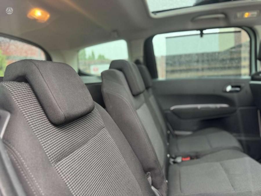 Grey Peugeot 5008 2011 in Kretinga, with an engine capacity of 1.56 L and mileage of 216 thousand km for 3395 €, photo 34 on AUTOMOTO.COM.LV