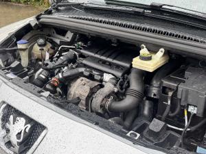 Grey Peugeot 5008 2011 in Kretinga, with an engine capacity of 1.56 L and mileage of 216 thousand km for 3395 €, photo 38 on AUTOMOTO.COM.LV