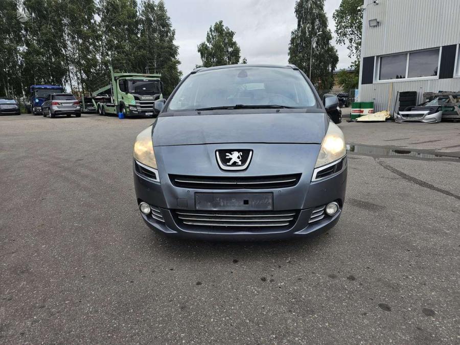 Grey Peugeot 5008 2011 in Ukmerge, with an engine capacity of 1.56 L and mileage of 210 thousand km for 2250 €, photo 3 on AUTOMOTO.COM.LV