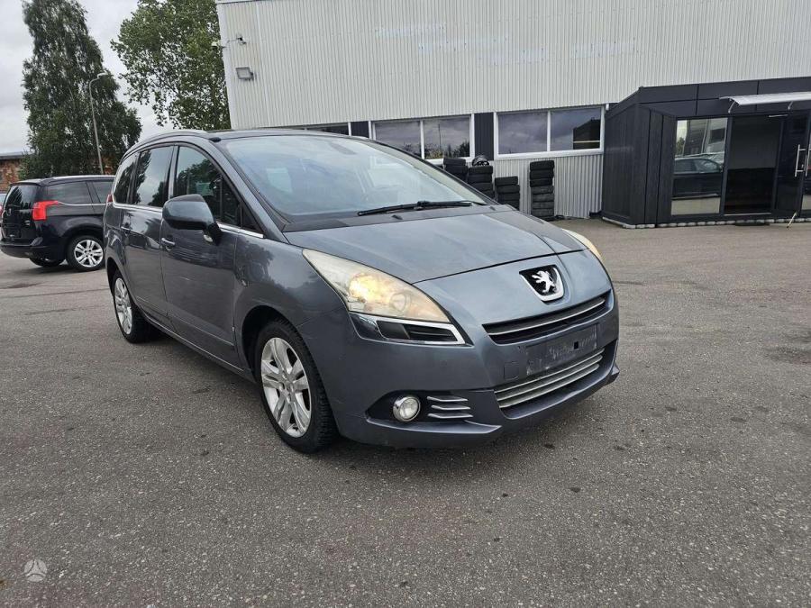 Grey Peugeot 5008 2011 in Ukmerge, with an engine capacity of 1.56 L and mileage of 210 thousand km for 2250 €, photo 4 on AUTOMOTO.COM.LV