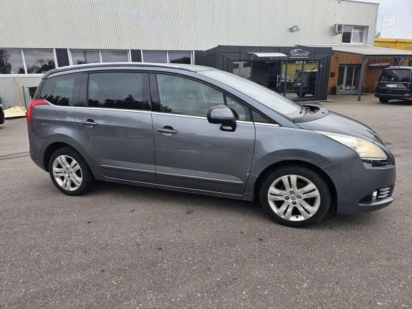 Pelēks Peugeot 5008 2011 Ukmergė, ar dzinēja tilpumu 1.56 L un nobraukumu 210 tūkst. km par 2250 €, foto 6 vietnē AUTOMOTO.COM.LV