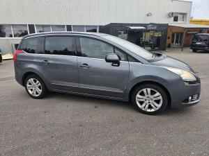Grey Peugeot 5008 2011 in Ukmerge, with an engine capacity of 1.56 L and mileage of 210 thousand km for 2250 €, photo 6 on AUTOMOTO.COM.LV