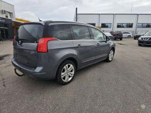 Grey Peugeot 5008 2011 in Ukmerge, with an engine capacity of 1.56 L and mileage of 210 thousand km for 2250 €, photo 7 on AUTOMOTO.COM.LV