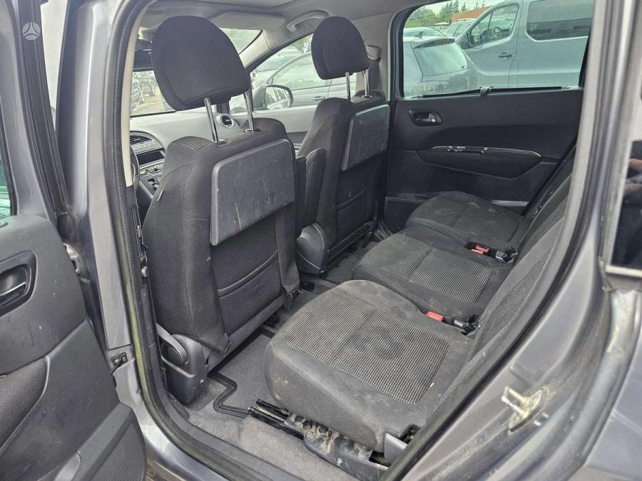 Grey Peugeot 5008 2011 in Ukmerge, with an engine capacity of 1.56 L and mileage of 210 thousand km for 2250 €, photo 11 on AUTOMOTO.COM.LV