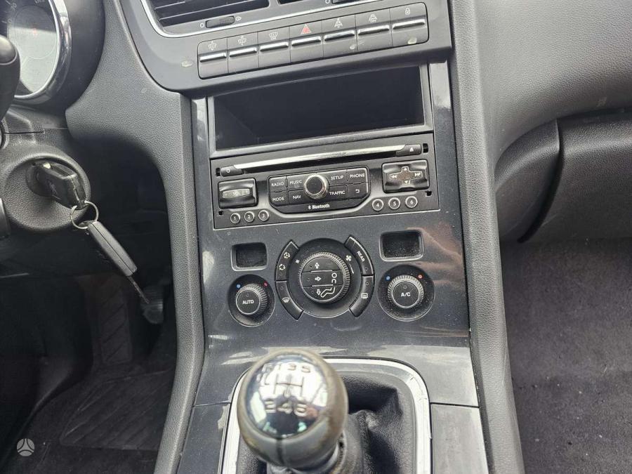 Grey Peugeot 5008 2011 in Ukmerge, with an engine capacity of 1.56 L and mileage of 210 thousand km for 2250 €, photo 15 on AUTOMOTO.COM.LV