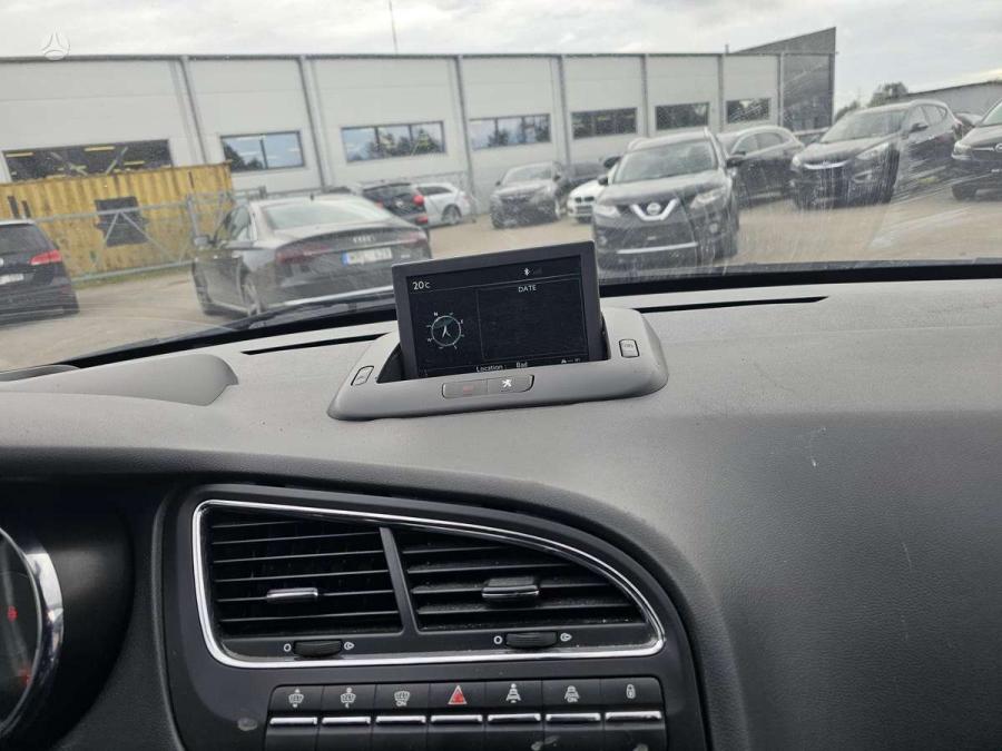 Grey Peugeot 5008 2011 in Ukmerge, with an engine capacity of 1.56 L and mileage of 210 thousand km for 2250 €, photo 16 on AUTOMOTO.COM.LV