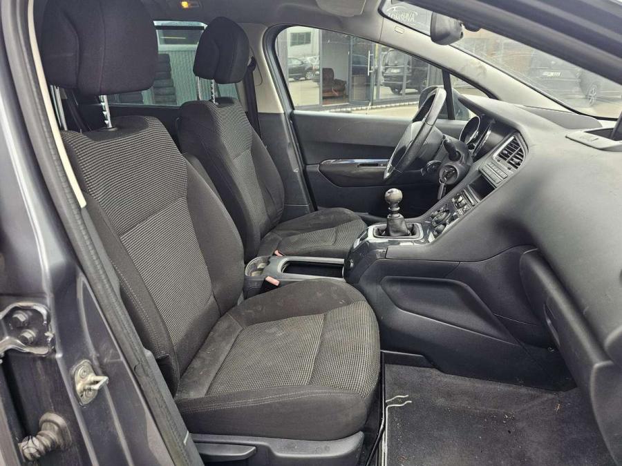 Grey Peugeot 5008 2011 in Ukmerge, with an engine capacity of 1.56 L and mileage of 210 thousand km for 2250 €, photo 18 on AUTOMOTO.COM.LV