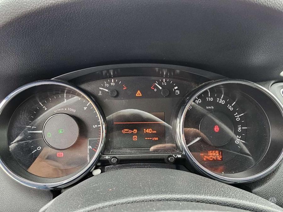 Grey Peugeot 5008 2011 in Ukmerge, with an engine capacity of 1.56 L and mileage of 210 thousand km for 2250 €, photo 21 on AUTOMOTO.COM.LV