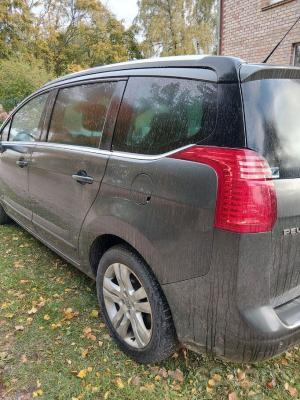 Pelēks Peugeot 5008 2011 Dobele, ar dzinēja tilpumu 1.60 L un nobraukumu 220 tūkst. km par 2500 €, foto 4 vietnē AUTOMOTO.COM.LV