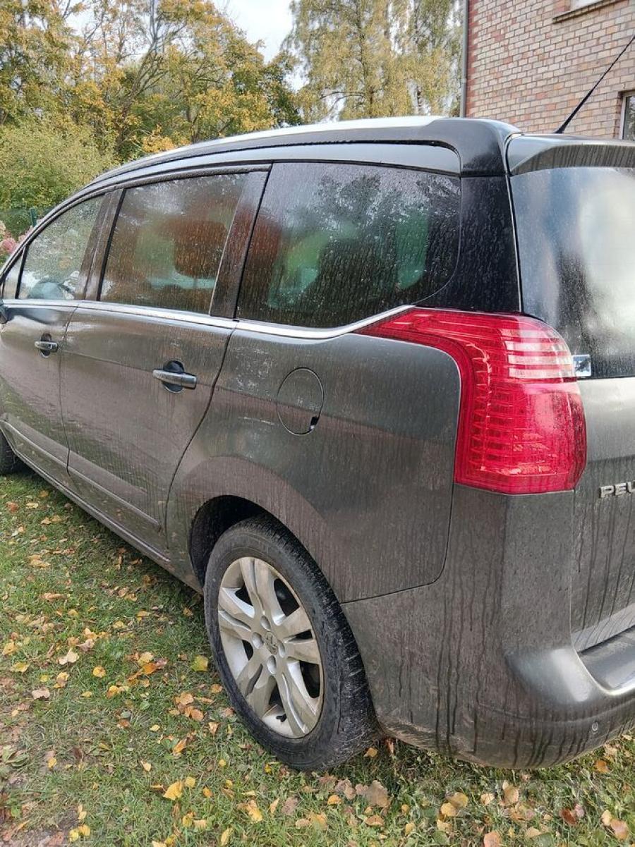Pelēks Peugeot 5008 2011 Dobele, ar dzinēja tilpumu 1.60 L un nobraukumu 220 tūkst. km par 2500 €, foto 4 vietnē AUTOMOTO.COM.LV