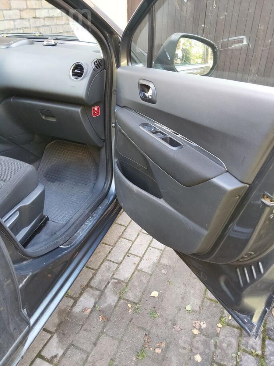 Pelēks Peugeot 5008 2011 Dobele, ar dzinēja tilpumu 1.60 L un nobraukumu 220 tūkst. km par 2500 €, foto 10 vietnē AUTOMOTO.COM.LV