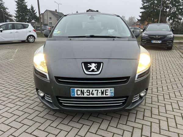 Grey Peugeot 5008 2012 in Taurage, with an engine capacity of 1.60 L and mileage of 276 thousand km for 4200 €, photo 3 on AUTOMOTO.COM.LV