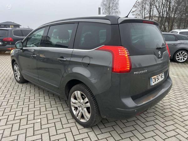 Grey Peugeot 5008 2012 in Taurage, with an engine capacity of 1.60 L and mileage of 276 thousand km for 4200 €, photo 6 on AUTOMOTO.COM.LV