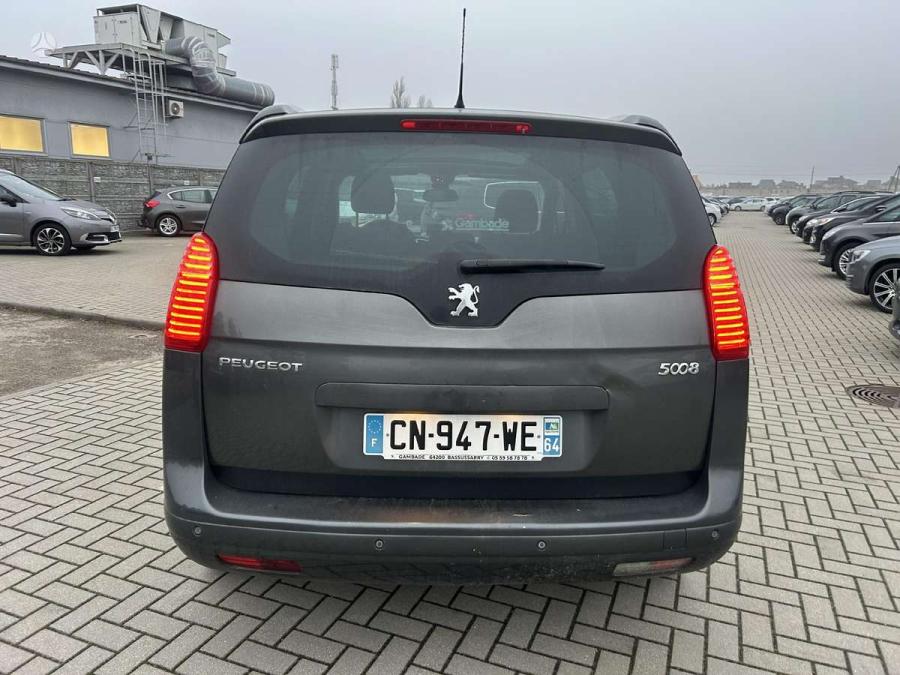 Grey Peugeot 5008 2012 in Taurage, with an engine capacity of 1.60 L and mileage of 276 thousand km for 4200 €, photo 7 on AUTOMOTO.COM.LV